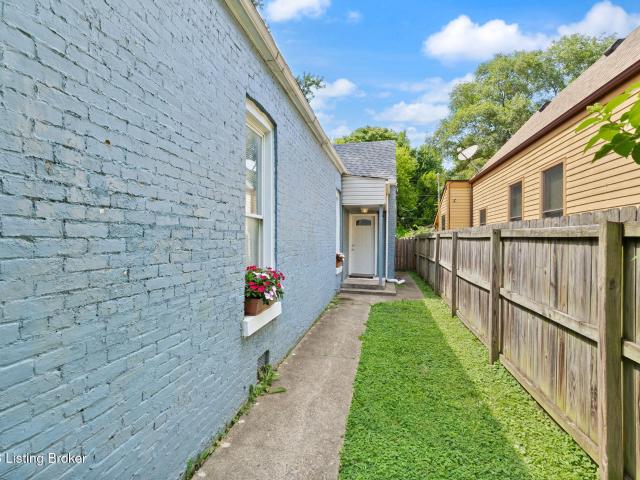 1519 E Elm St