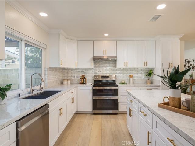 1519 E Van Bibber