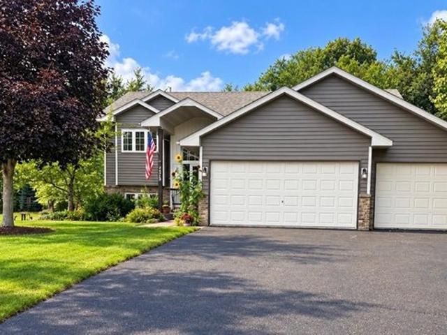 1519 Hidden Trl, Mayer, MN 55360