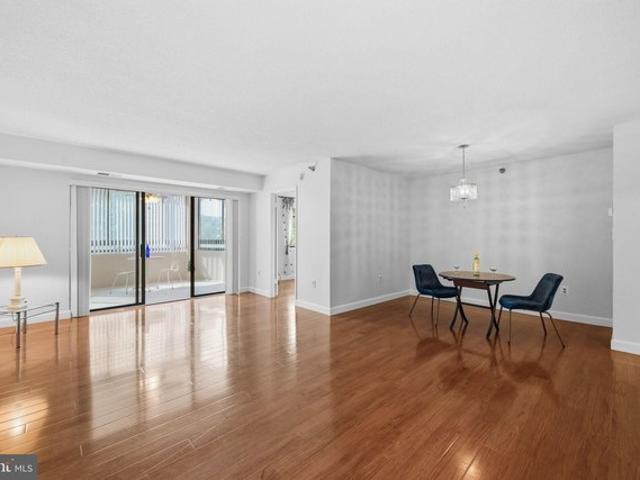15100 Interlachen Dr Unit 4 124, Silver Spring, MD 20906