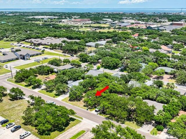 1510 N Live Oak St, Rockport, TX 78382