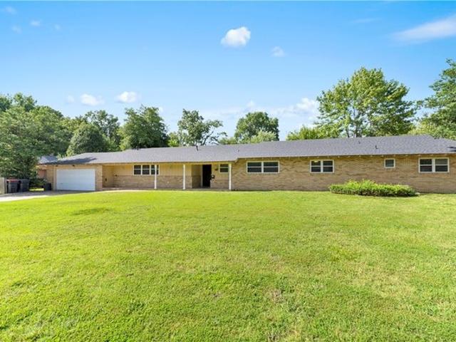 1510 Circle Dr, Springdale, AR 72764