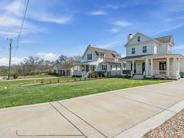 1510 E Stewarts Ln