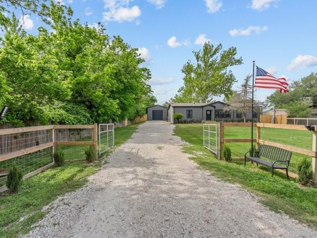 1510 Rymal Rd, Santa Fe, TX 77511