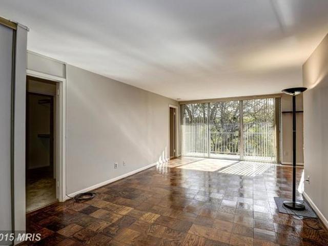 1510 12th St N Apt 303, Arlington, VA 22209