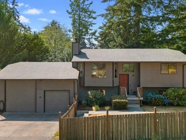 1511 N Lake Stickney Dr, Lynnwood, WA 98087