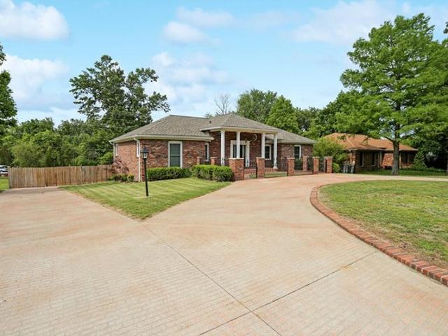 1511 Oxford Dr, Murray, KY 42071