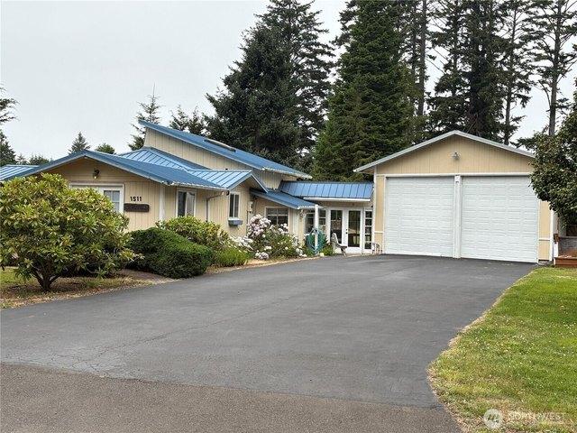 1511 E 30th St, Seaview, WA 98644