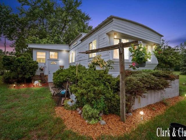 1511 E Croton Dr, Newaygo, MI 49337