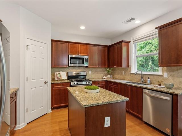 1511 Justine Way SE