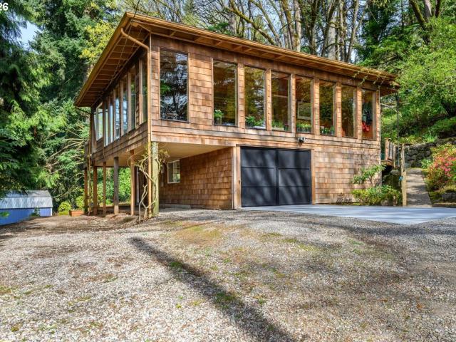 1511 jq adams st