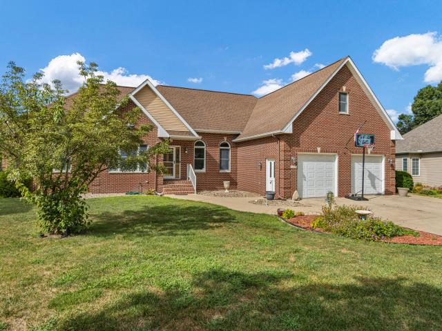 1511 River Bluff Ct, Mahomet, IL 61853 | MLS #12357 | Compass