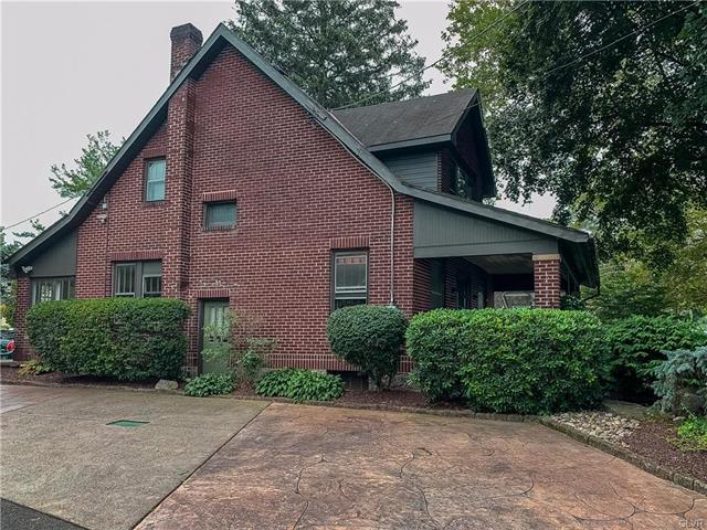 1511 Sullivan Trail