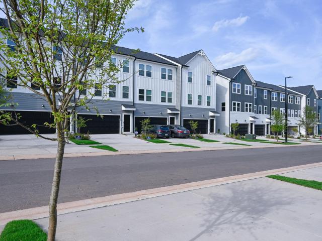 1511 Tamarick Lane
