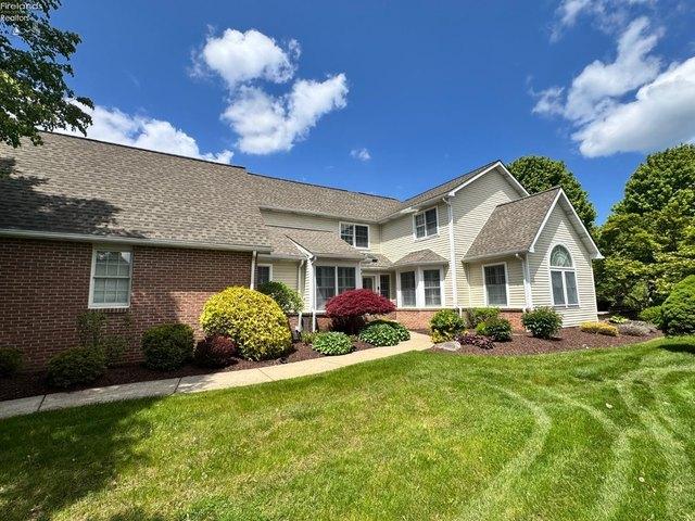 1511 Timber Lake Ln, Sandusky, OH 44870