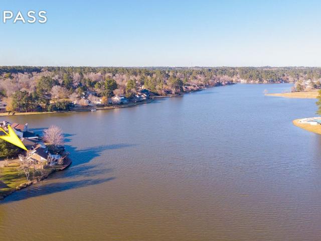 1511 W Lakeshore Cir E, Huntsville, TX