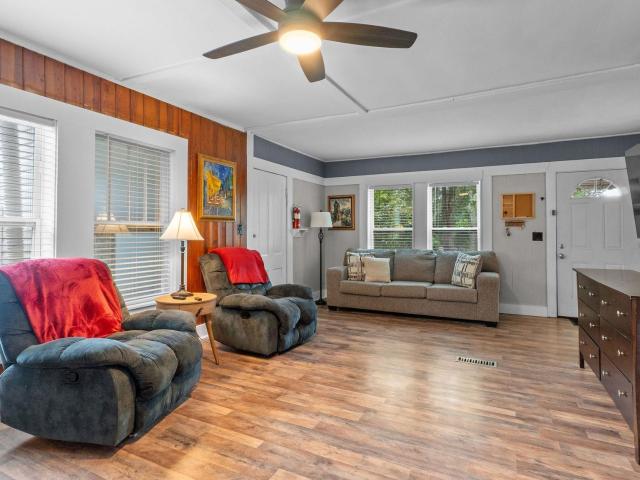 1511 18Th Street E