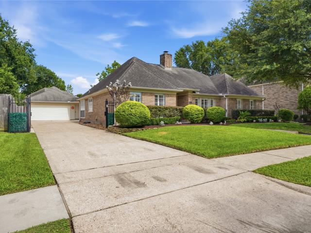 15123 Greenleaf Lane