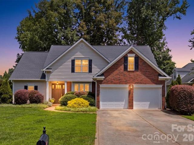 15121 Castlebridge Ln, Matthews, NC 28104