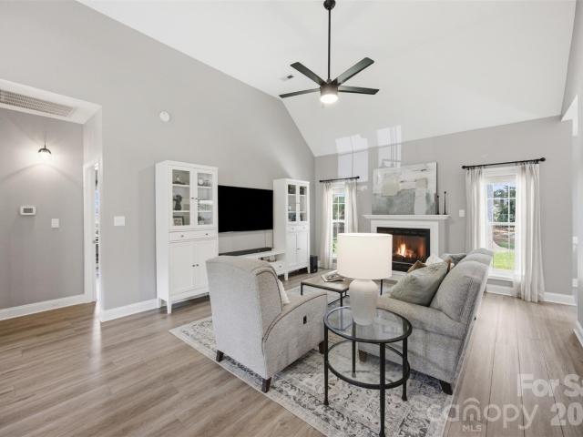 15121 Castlebridge Lane