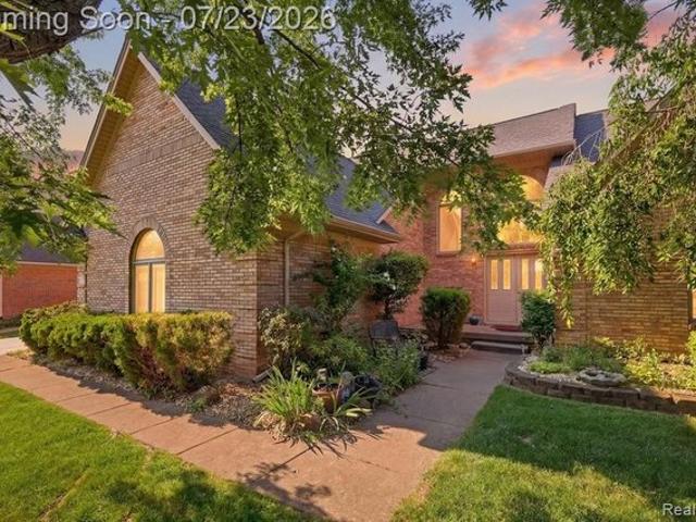 15127 Meadowfield Dr, Shelby Township, MI 48315