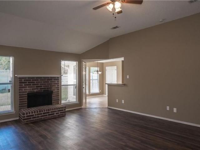 1512 Manitoba Lane