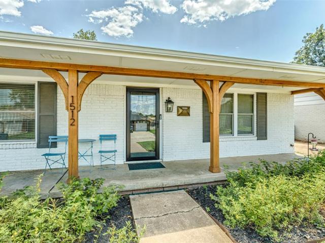 1512 Barclay Road