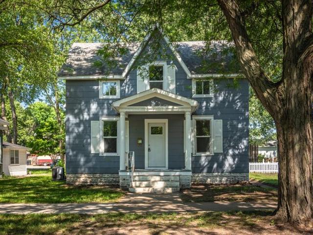 1512 Charles St, La Crosse, WI 54603