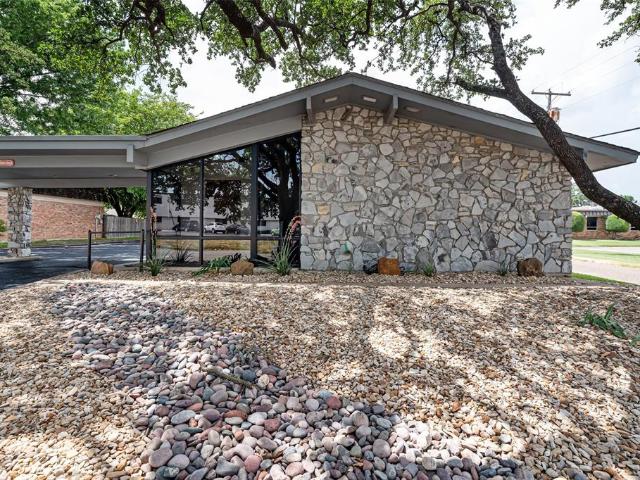 1512 Crestridge Drive