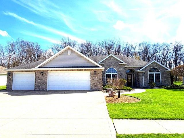 1512 Henney St, Angola, IN 46703