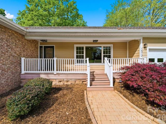 1512 Little Hill Road