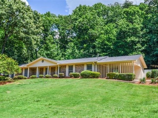 1512 Robinhood Trl, Gainesville, GA 30501