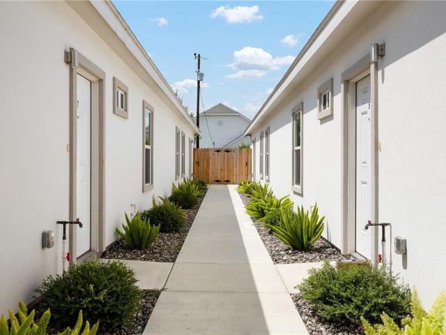1512 Shavano Drive