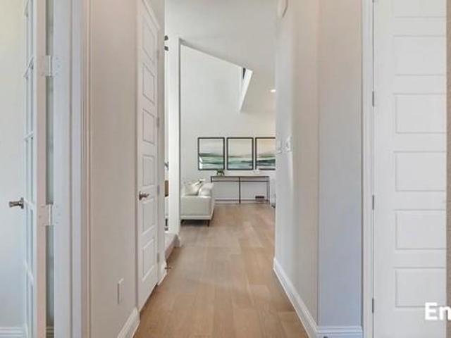 1512 Thebes Alley