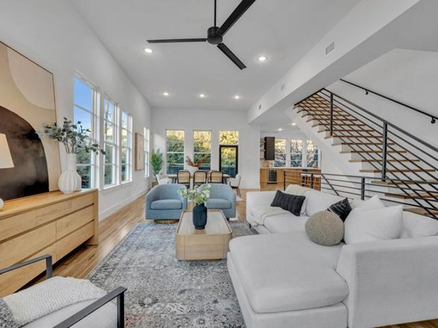 1512 Villars St, Dallas, TX 75204
