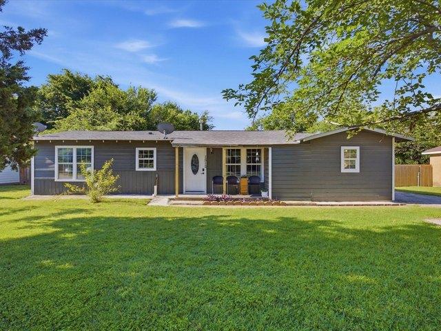 1512 Vine St, Bridgeport, TX 76426