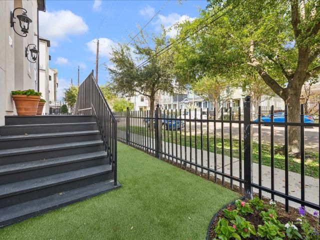 1512 W 23rd Street