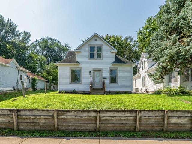1512 W 6th Pl, Sioux City, IA 51103