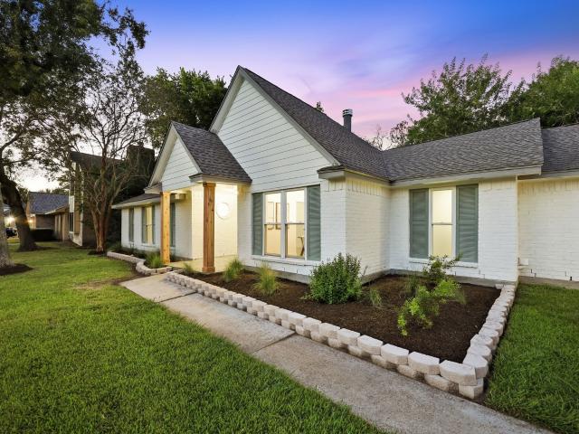1512 Windsor Drive