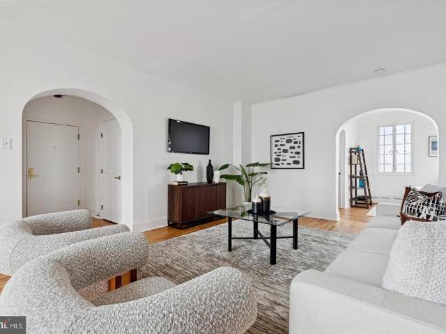 1512 14 Spruce Street # PH 2402