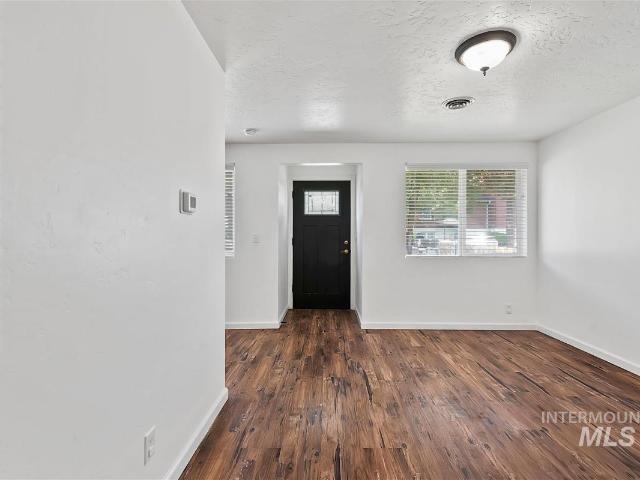 1512 8th St. S