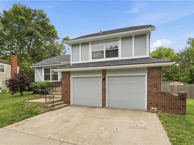 15132 S Locust St, Olathe, KS 66062