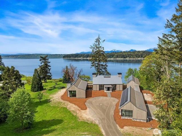 15137 Henderson Rd NE, Bainbridge Island, WA 98110