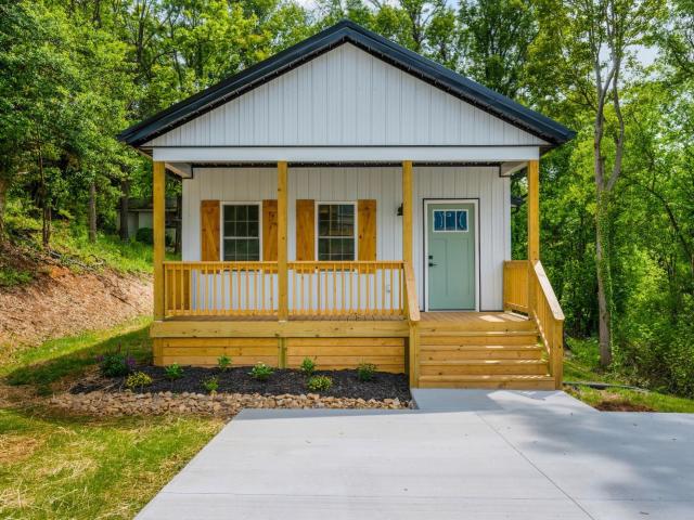 1513 Monsview Place