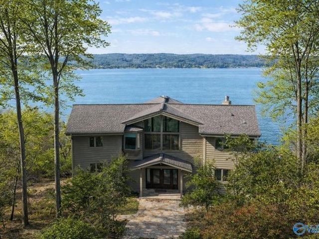 1513 Amber Ln, Guntersville, AL 35976