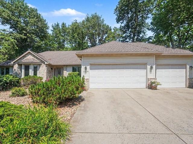 1513 Broken Oak Ct, Hugo, MN 55038
