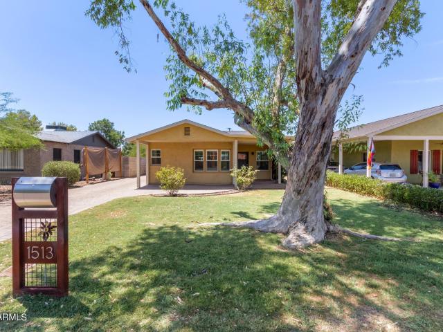 1513 E Earll Drive