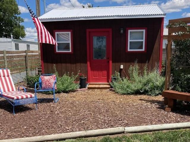 1513 E Fairacres Dr, McCook, NE 69001