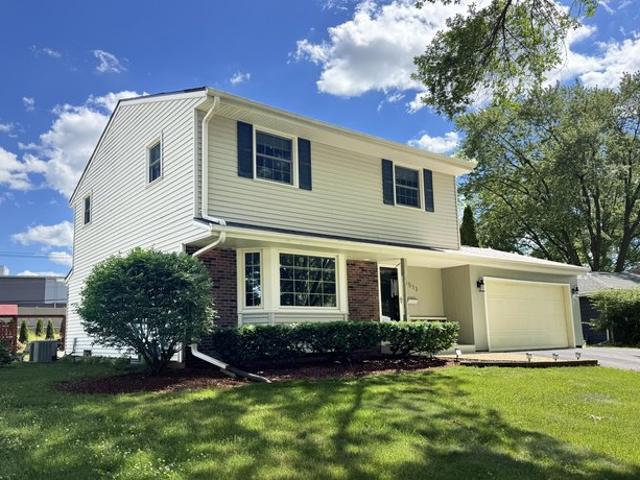 1513 Greenway Ter, Waukesha, WI 53186