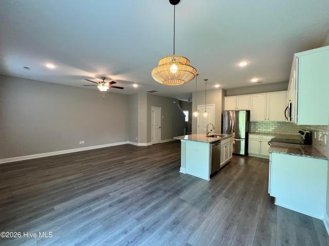 1513 Grey Cliff